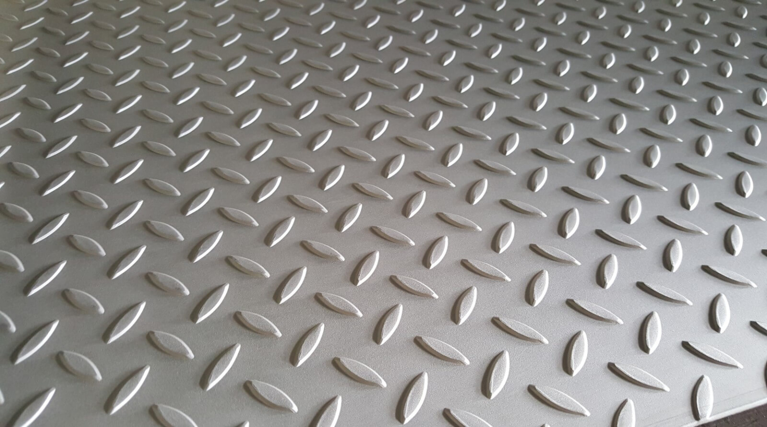 Chequer Plate Flooring – Long-Lasting Industrial Use in UAE